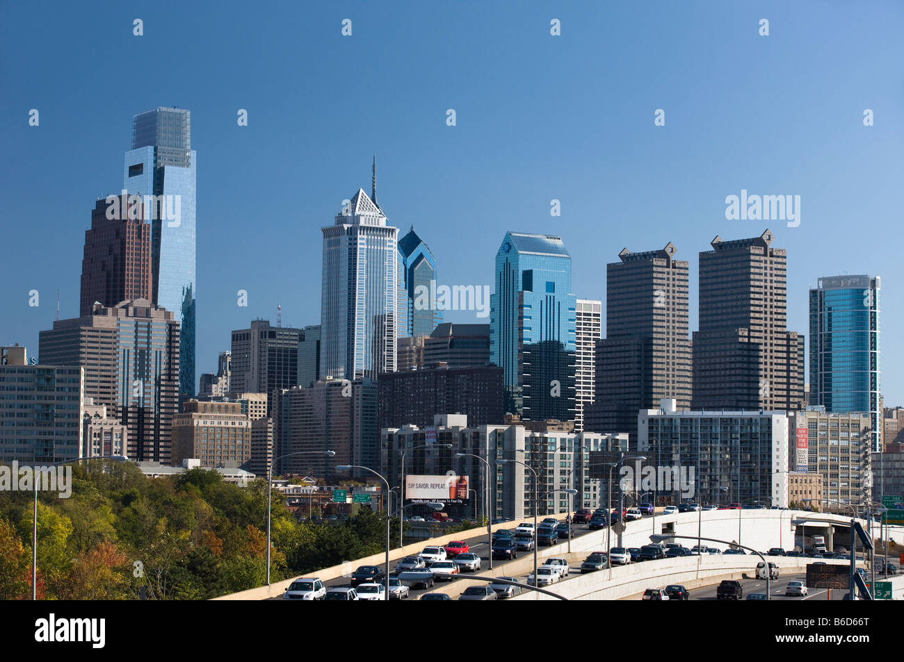 Interstate 76 philadelphia skyline hi-res stock photography and images ...