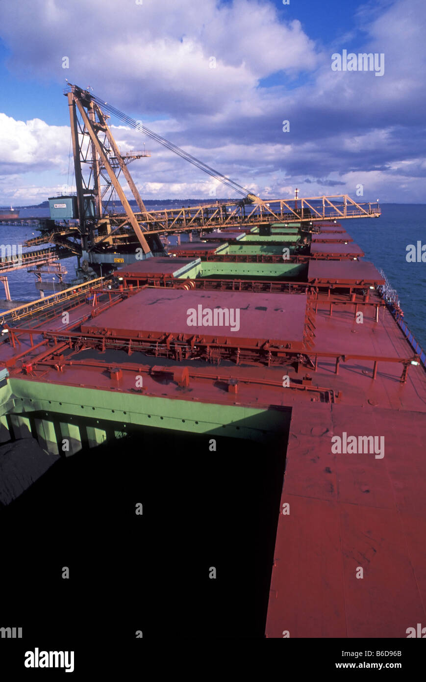 Coal freighter hi-res stock photography and images - Alamy