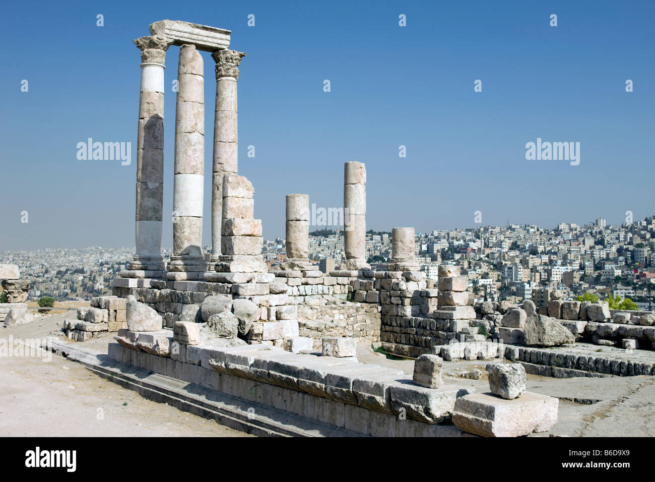 ROMAN TEMPLE OF HERCULES RUINS CITADEL AMMAN JORDAN Stock Photo - Alamy