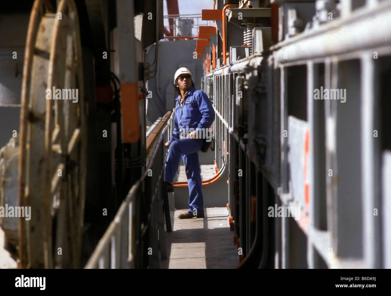 Shipping crew hi-res stock photography and images - Alamy