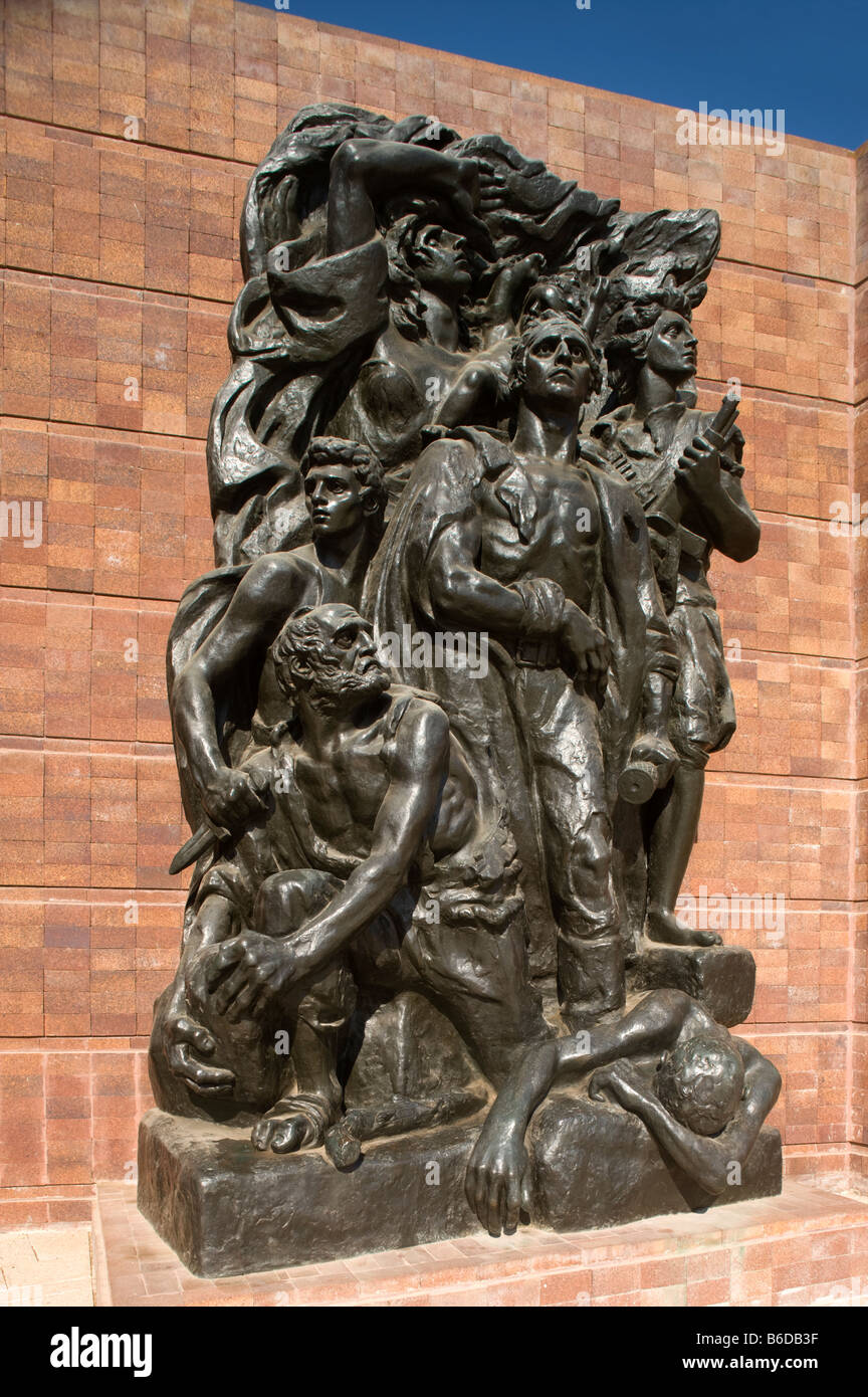 REMEMBRENCE WALL GHETTO UPRISING SCULPTURE YAD VASHEM HOLOCAUST ...