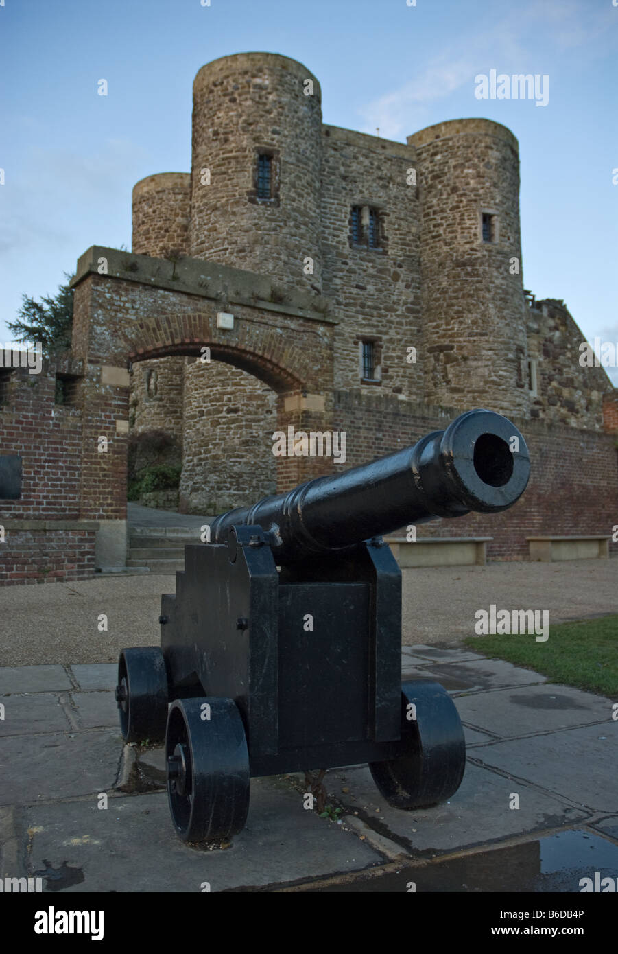 a cannon in front of a castle Stock Photo - Alamy