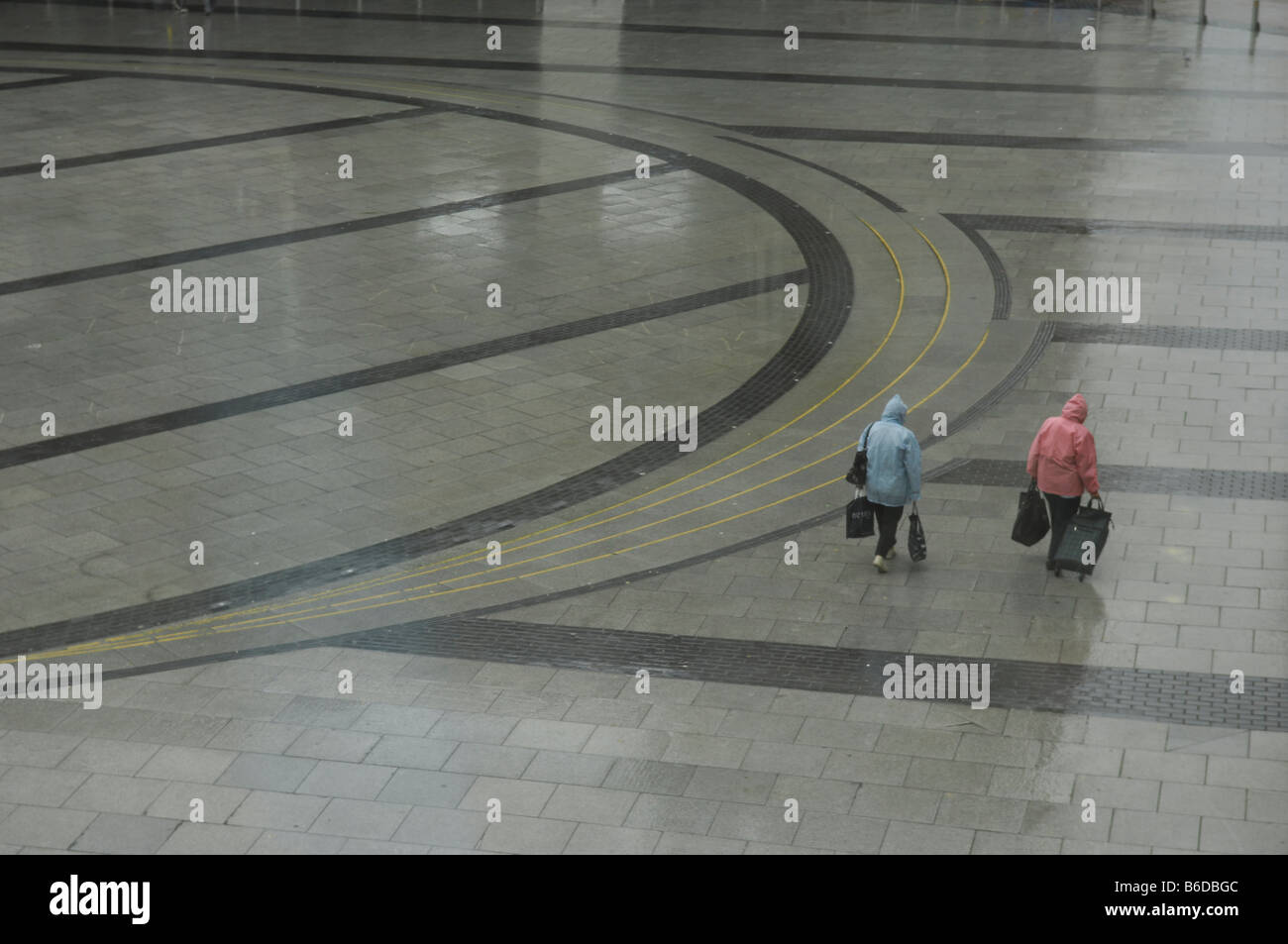 Rainy manchester centre hi-res stock photography and images - Alamy