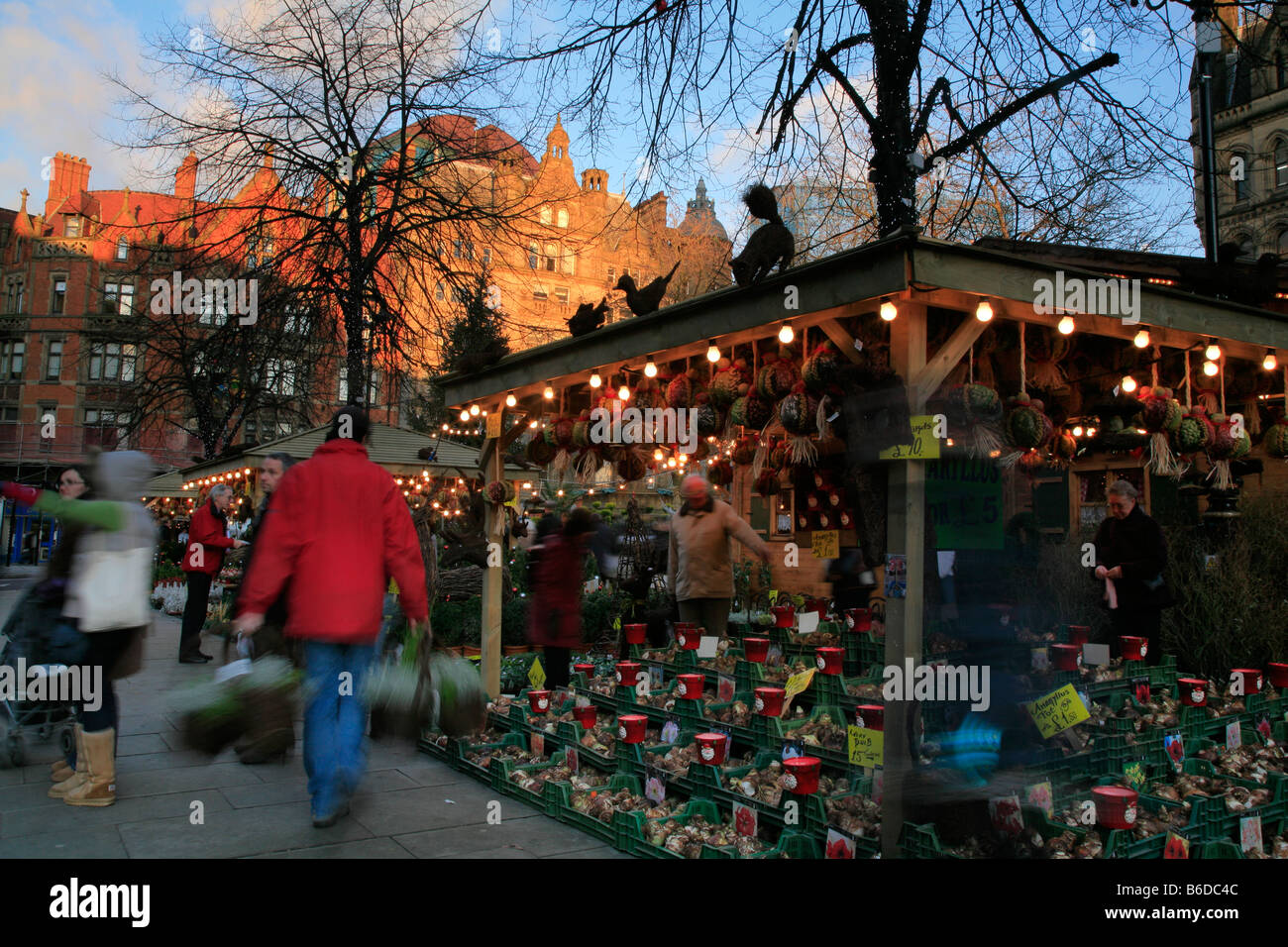 Manchester christmas market st albert hi-res stock photography and ...