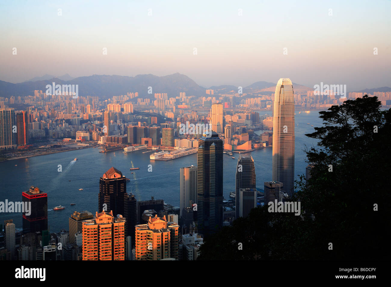 Victoria harbour skyline hi-res stock photography and images - Alamy