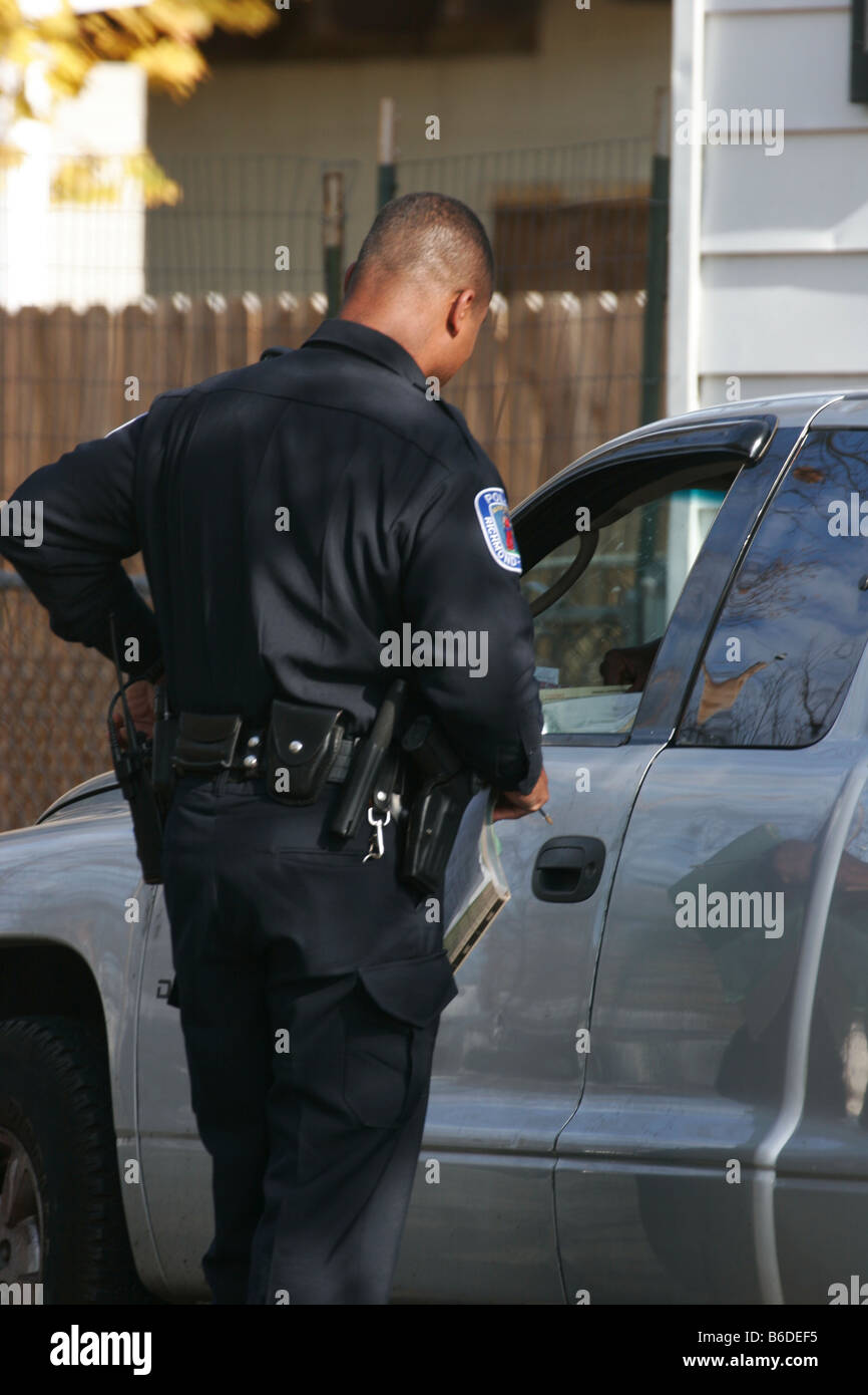 Writing a traffic ticket hi-res stock photography and images - Alamy