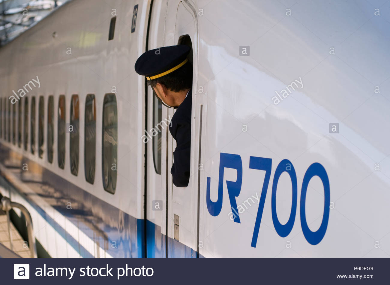 700 Series Shinkansen Stock Photos & 700 Series Shinkansen Stock Images ...