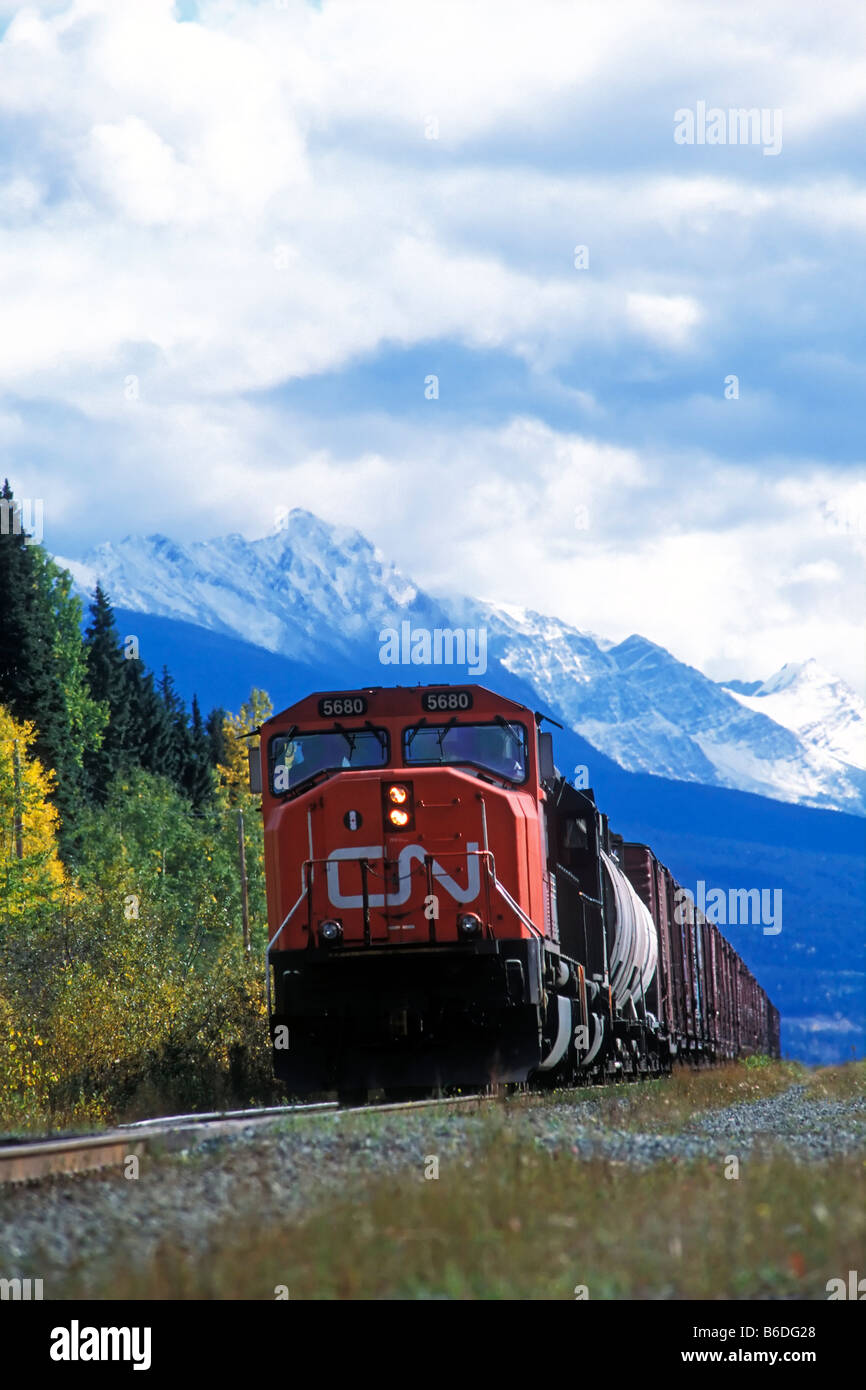 Cn train at jasper hi-res stock photography and images - Alamy