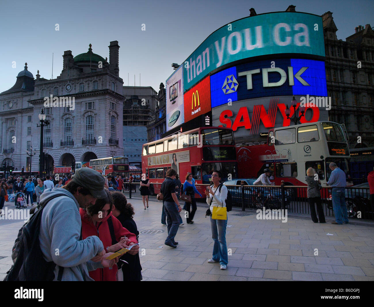 Piccadilly circus hi-res stock photography and images - Alamy