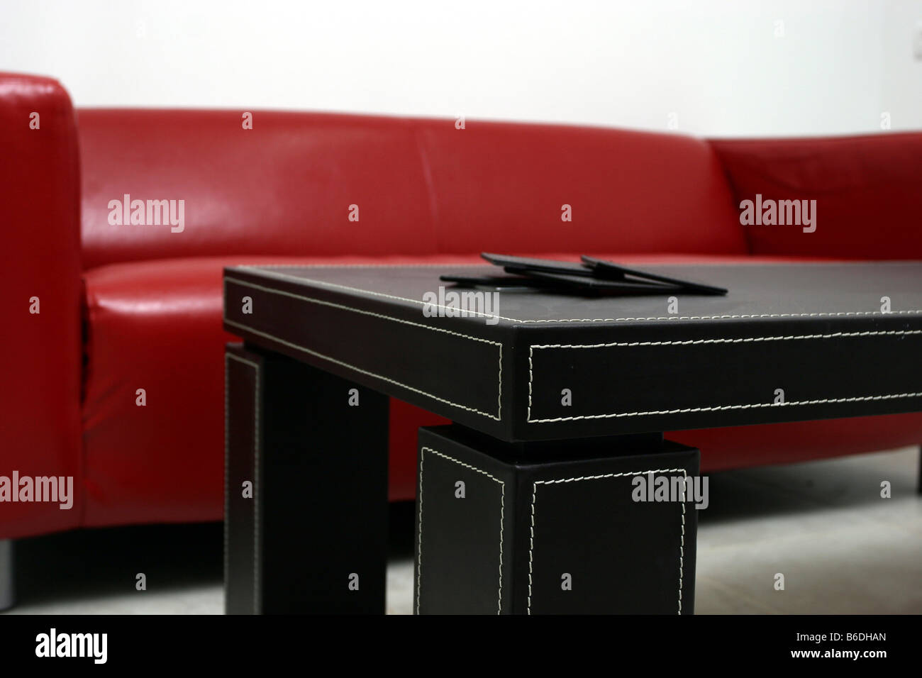 Red Leather Sofa Stock Photos & Red Leather Sofa Stock Images - Alamy