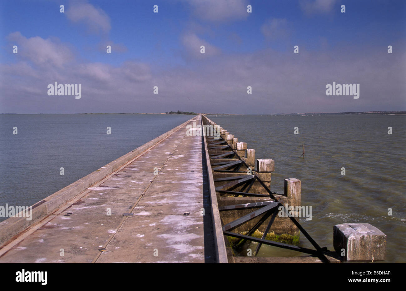 Goolwa Barrage, separating fresh water in Lake Alexandrina from ...