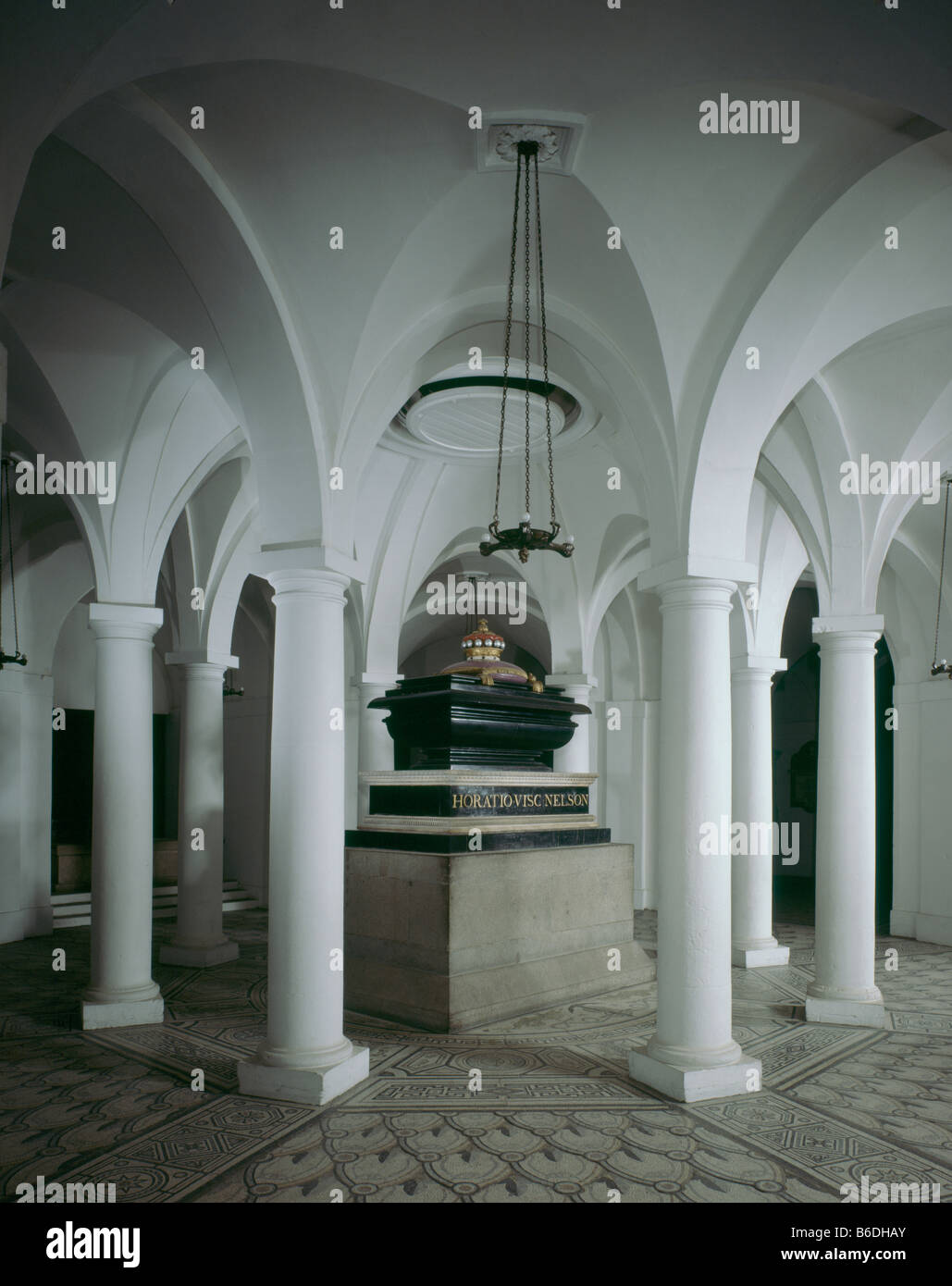 Crypt of st pauls hi-res stock photography and images - Alamy