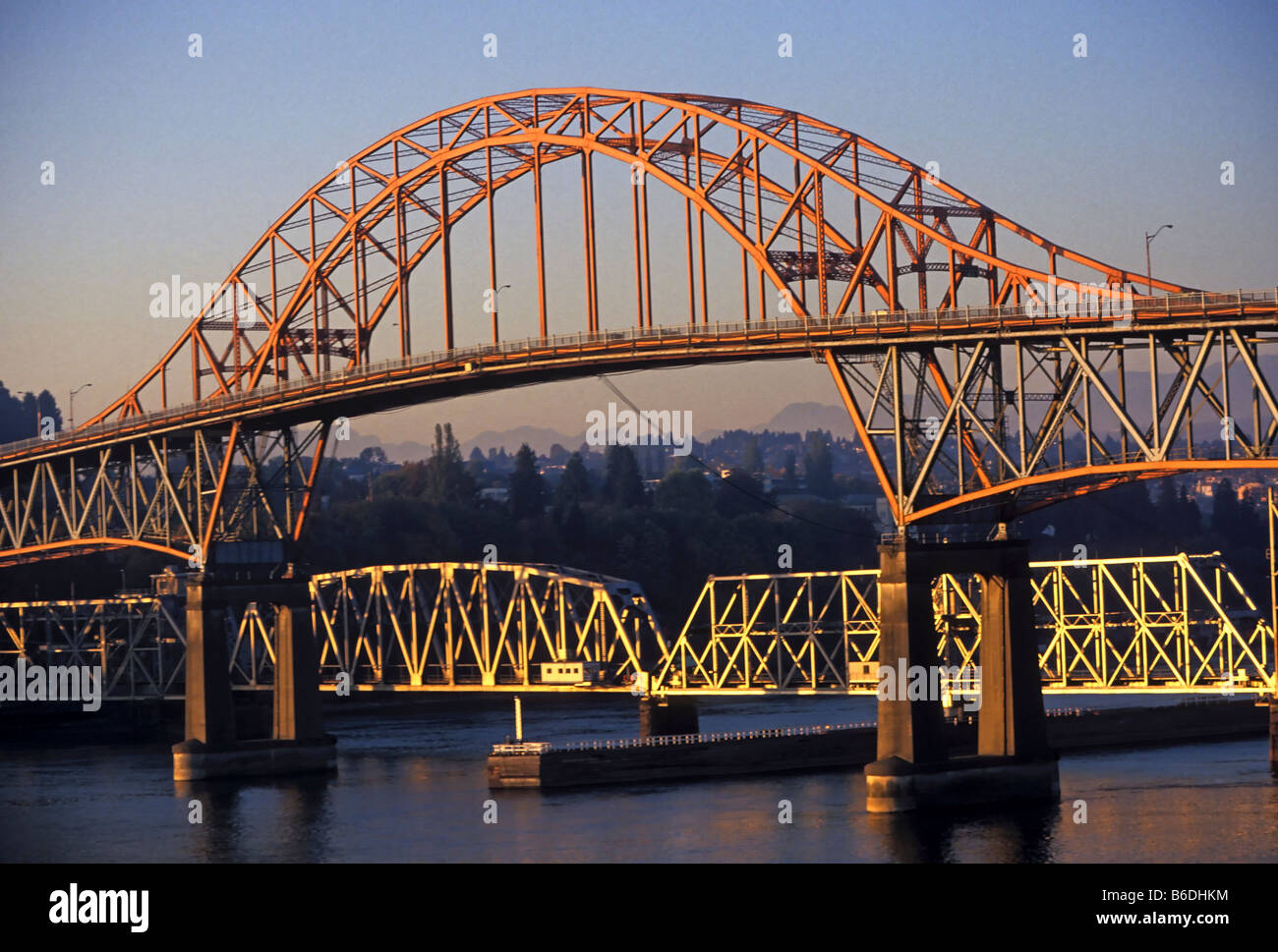 Train bridge over columbia river hi-res stock photography and images ...