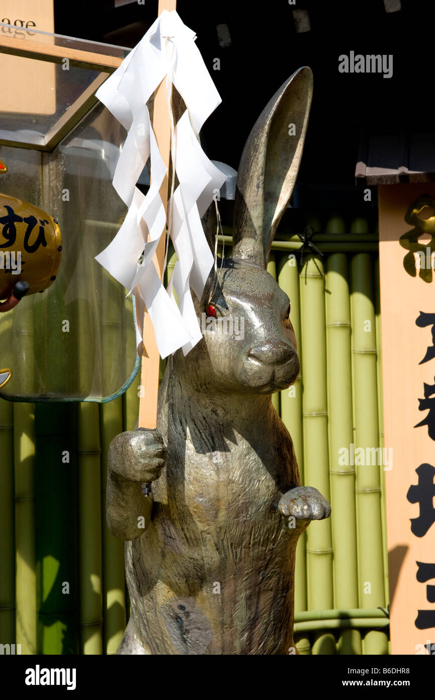 Rabbit statue hi-res stock photography and images - Alamy