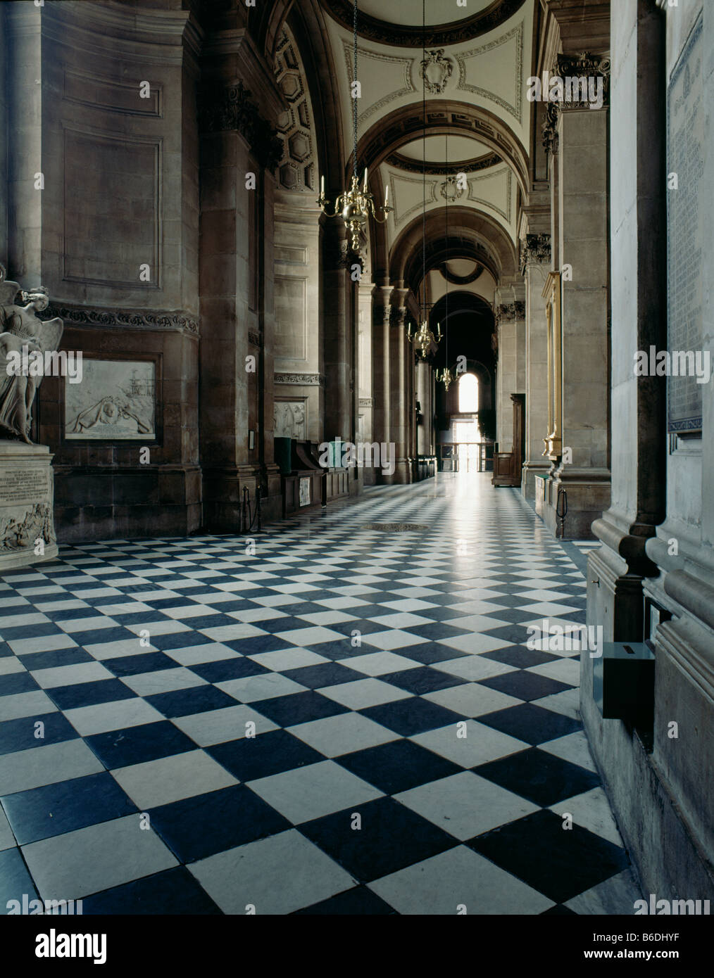 South aisle west hi-res stock photography and images - Alamy