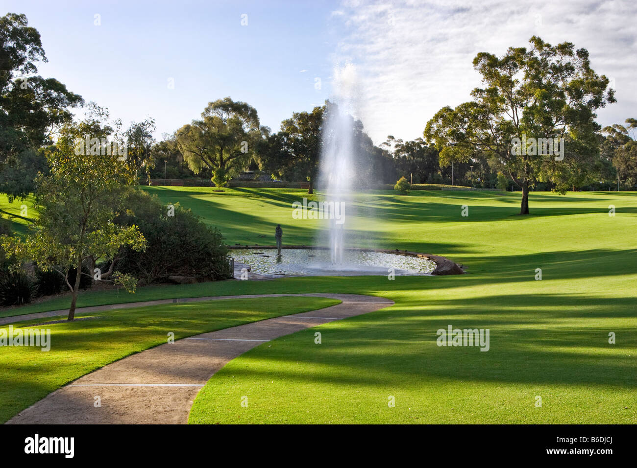 Pioneer Women's Memorial Fountain and landscaped lawns in King's Park ...