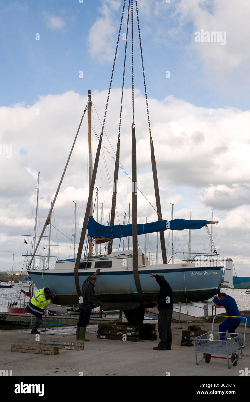 Lifting boats out of the water for the winter at ashlett sailing club ...