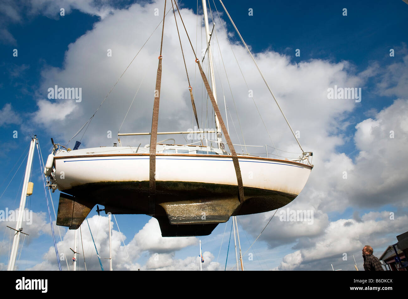 Lifting boats out of the water for the winter at ashlett sailing club ...