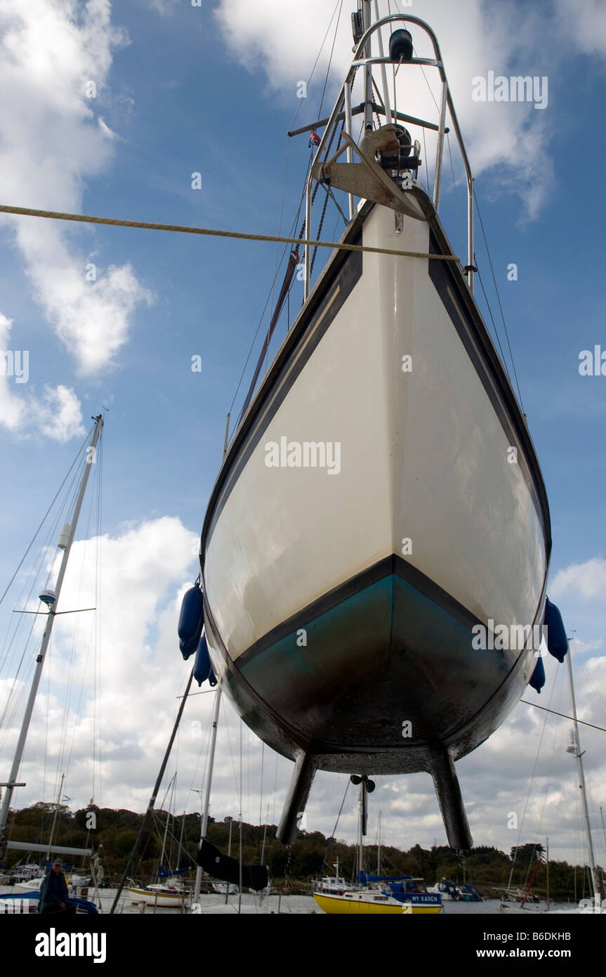 Lifting boats out of the water for the winter at ashlett sailing club ...