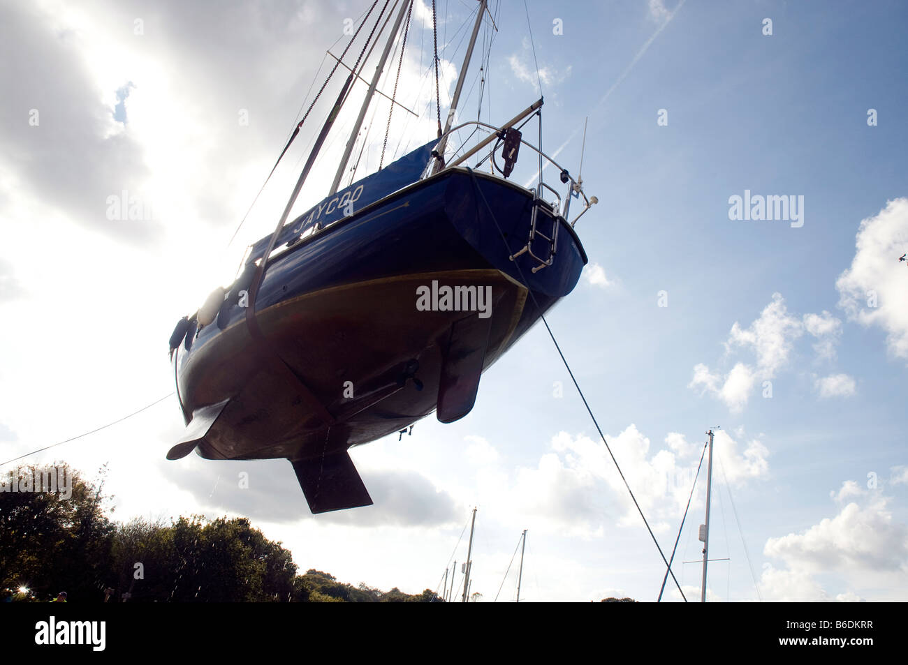 Lifting boats out of the water for the winter at ashlett sailing club ...