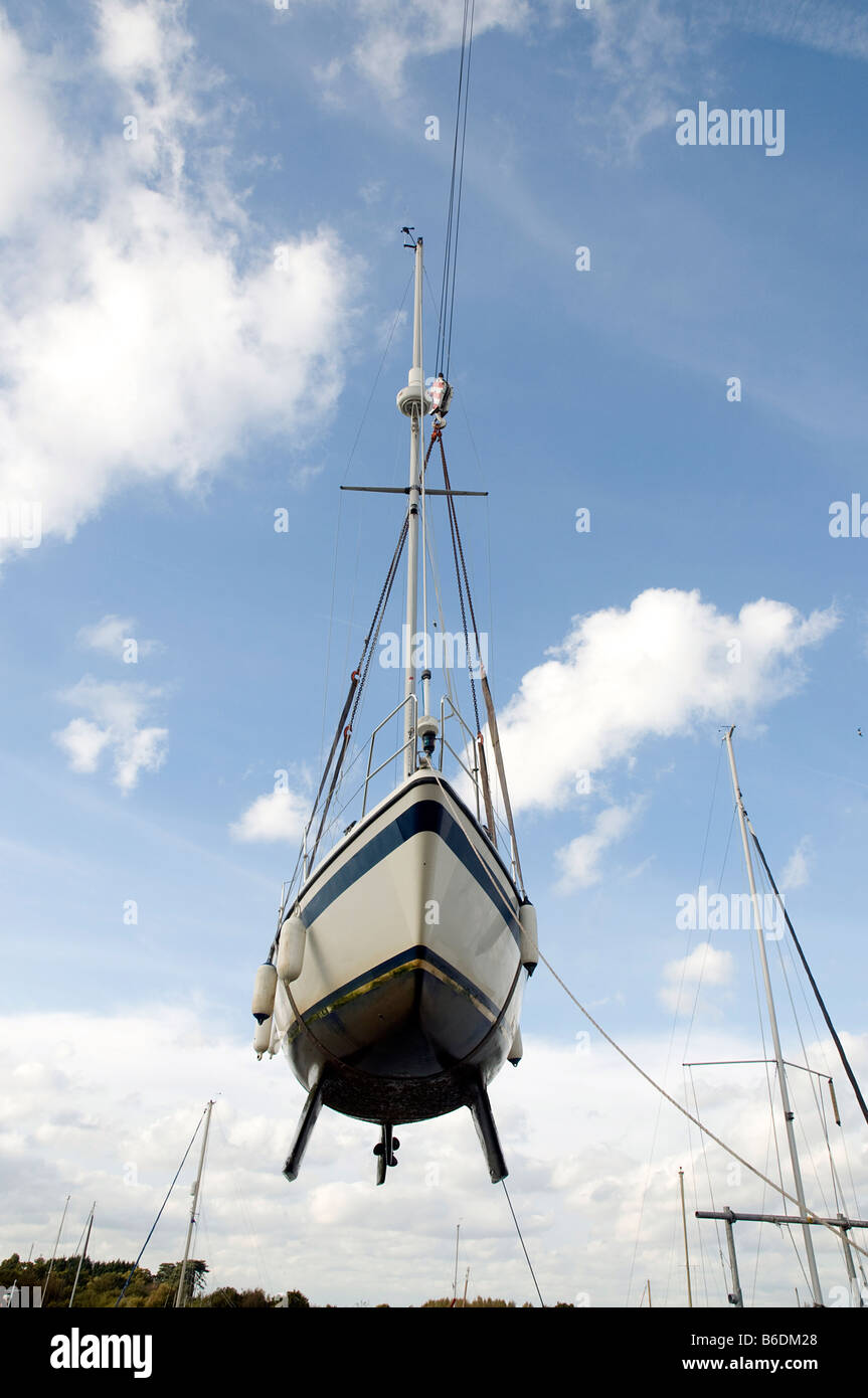 Lifting boats out of the water for the winter at ashlett sailing club ...