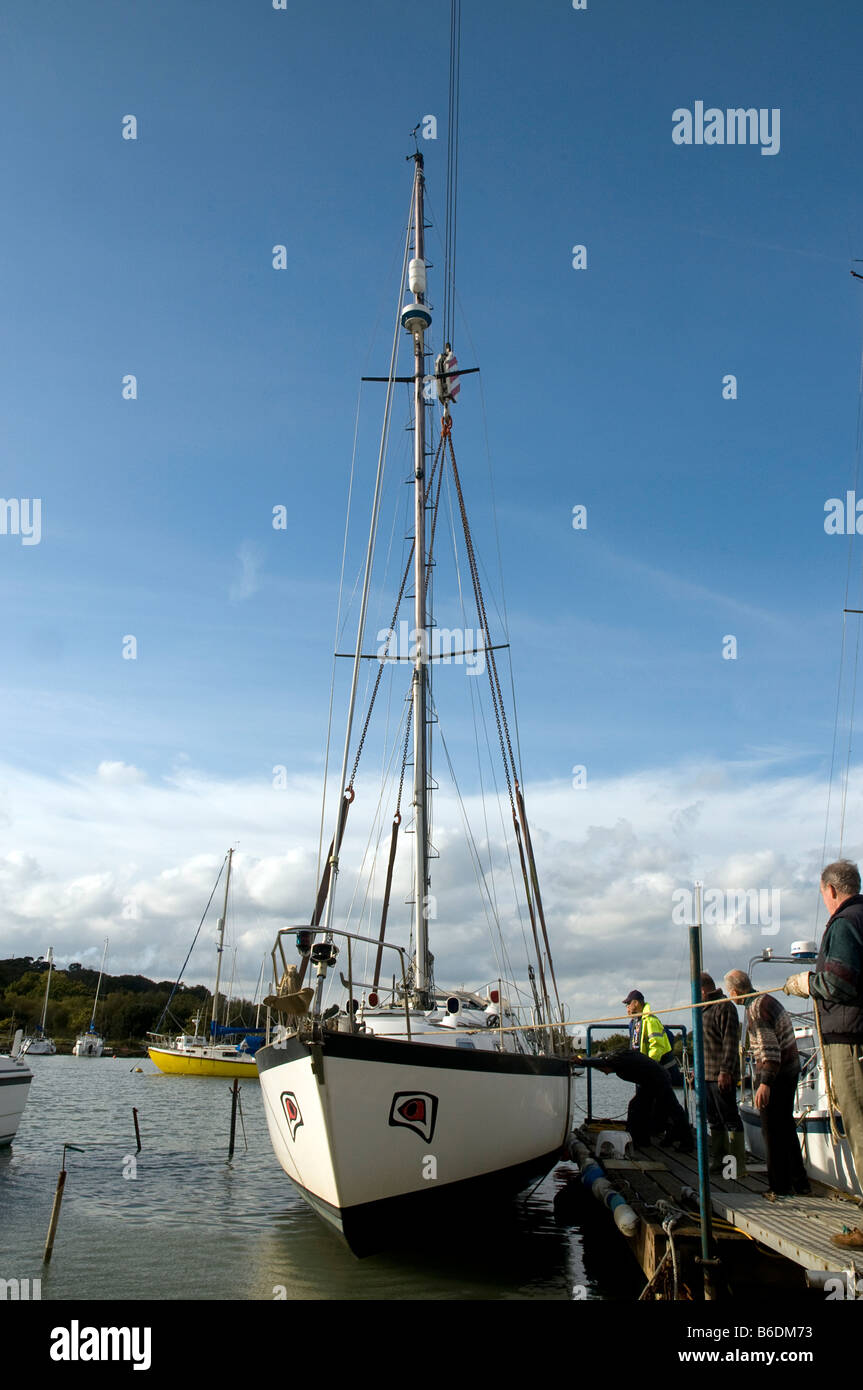 Lifting boats out of the water for the winter at ashlett sailing club ...