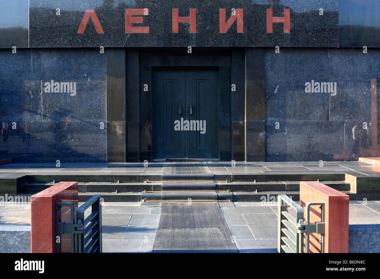 Tomb of lenin hi-res stock photography and images - Alamy