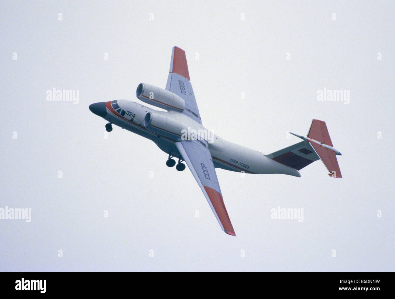 Antonov an 74 aircraft hi-res stock photography and images - Alamy