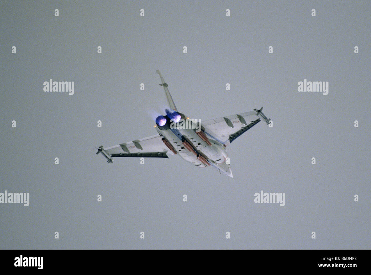 Dassault rafale flying afterburner hi-res stock photography and images ...