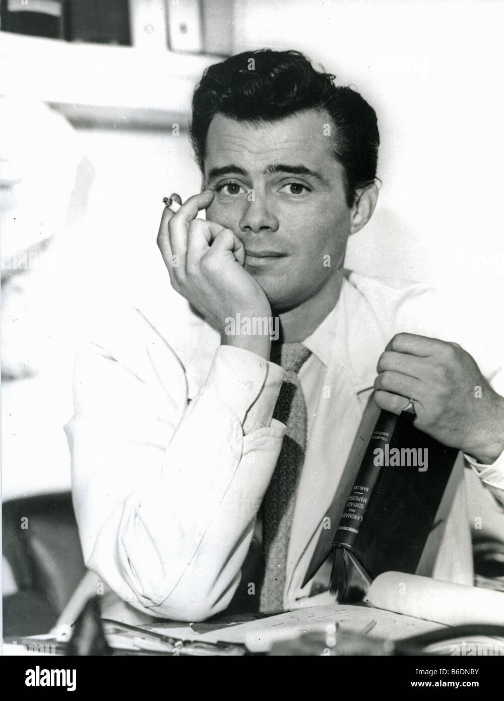 Dirk bogarde actor hi-res stock photography and images - Alamy