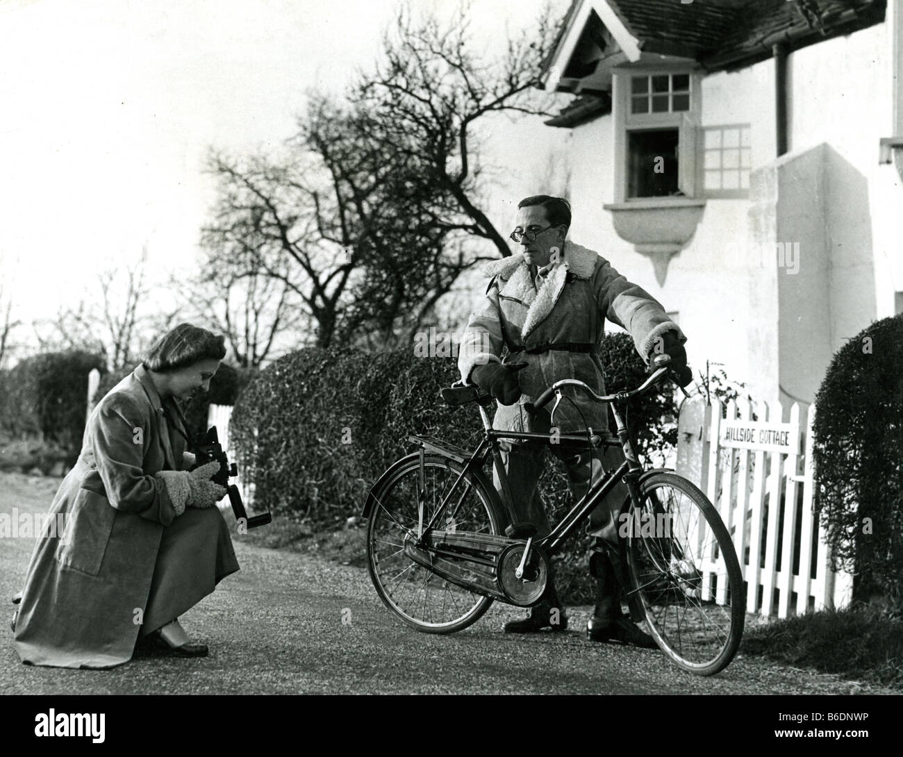 ERIC BARKER English comedy actor and wife Pearl Hackney at their ...