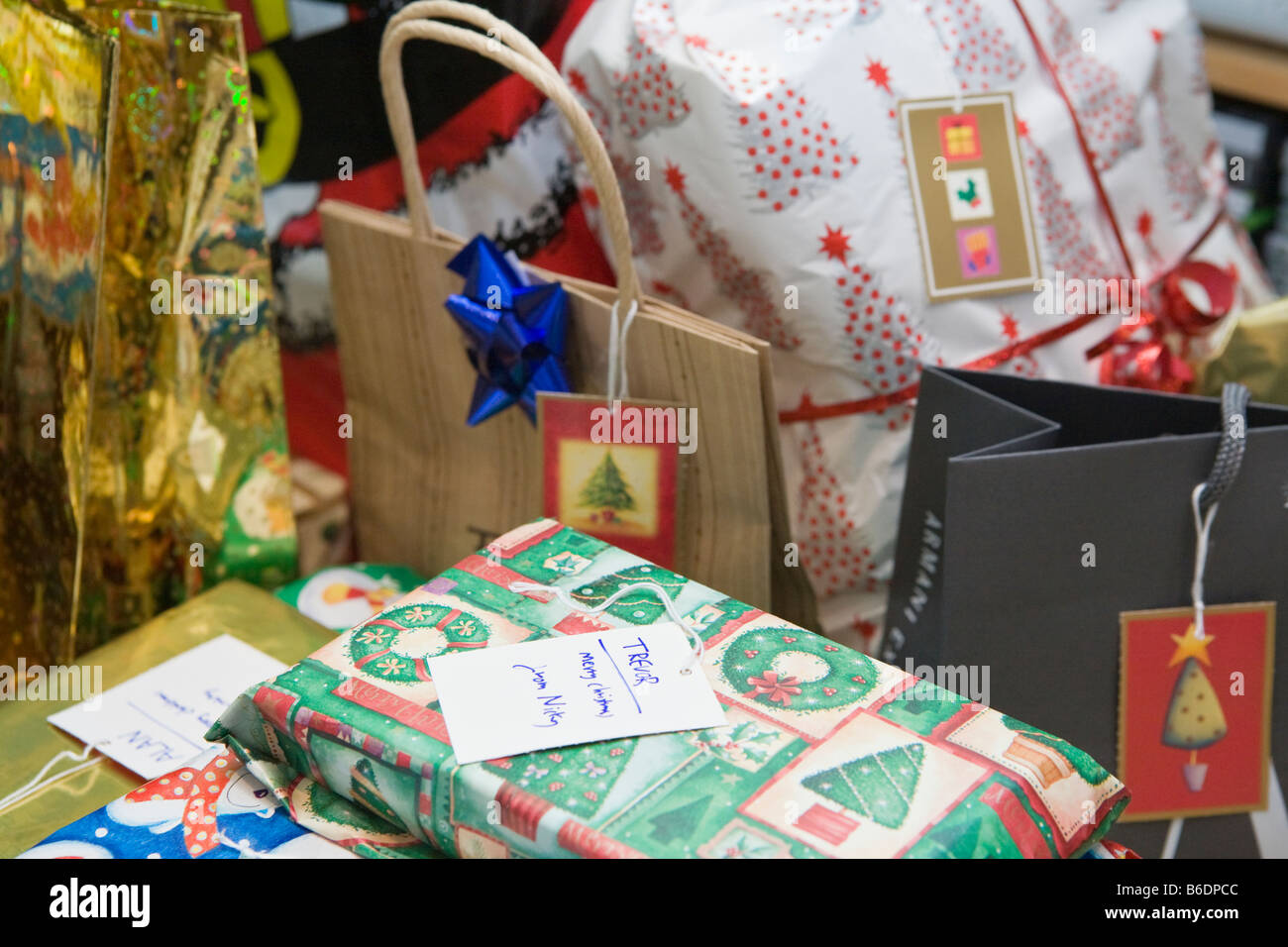 Christmas presents piled up hi-res stock photography and images - Alamy