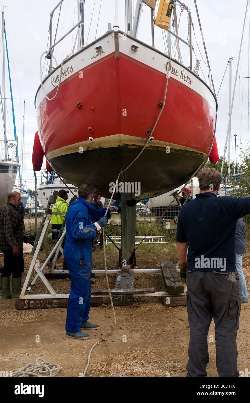 Lifting boats out of the water for the winter at ashlett sailing club ...