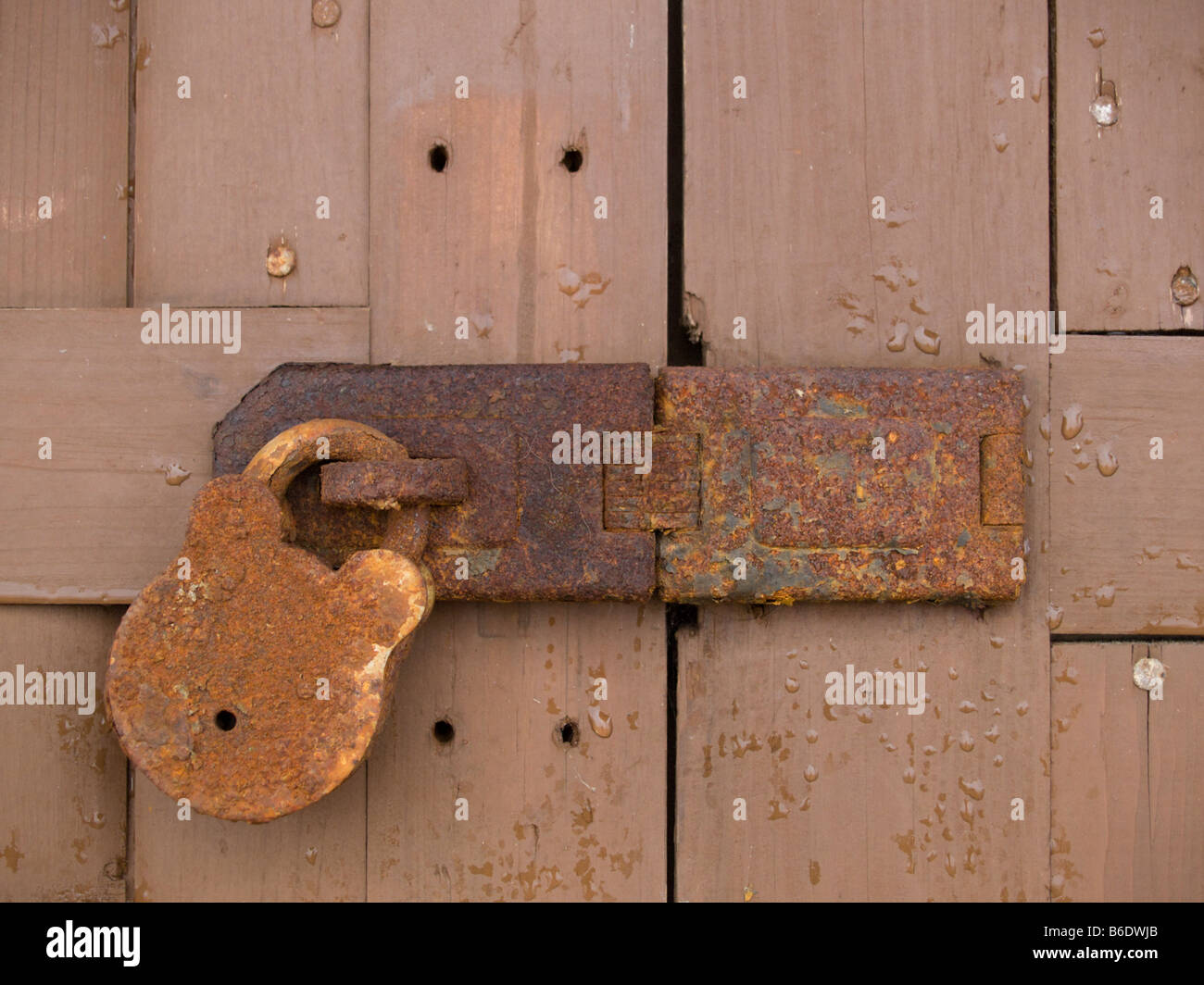 Drop lock hi-res stock photography and images - Alamy