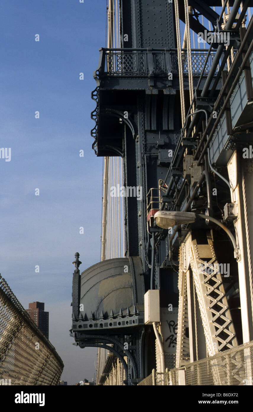 New York, details of structure of Manhattan Bridge, seen from ...