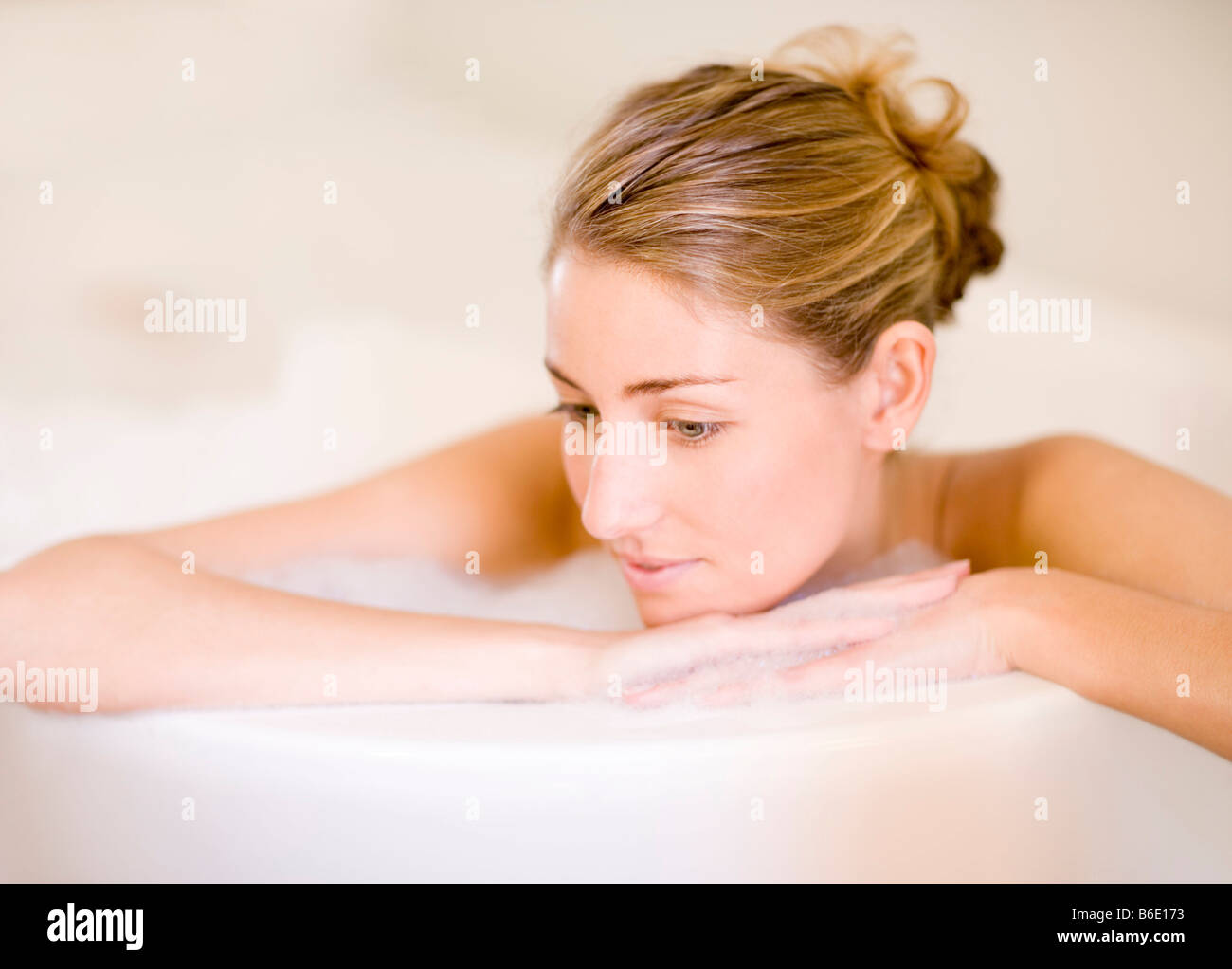 Woman relaxing in a bath Stock Photo - Alamy