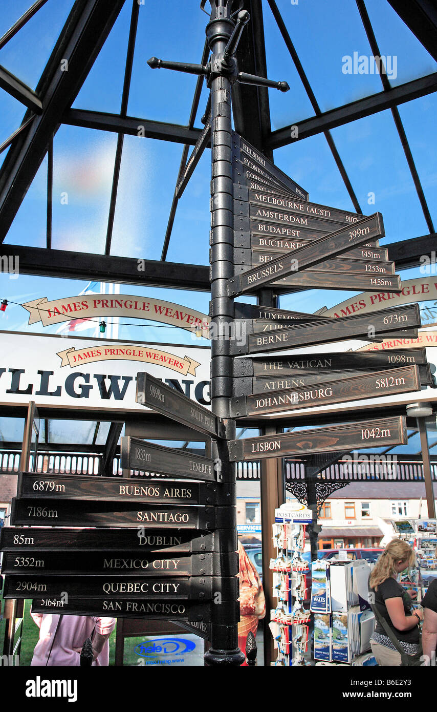 James pringle weavers shop anglesey hi-res stock photography and images ...