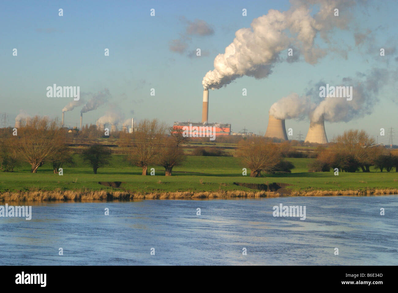 cottam power station on river trent nottinghamshire Stock Photo - Alamy
