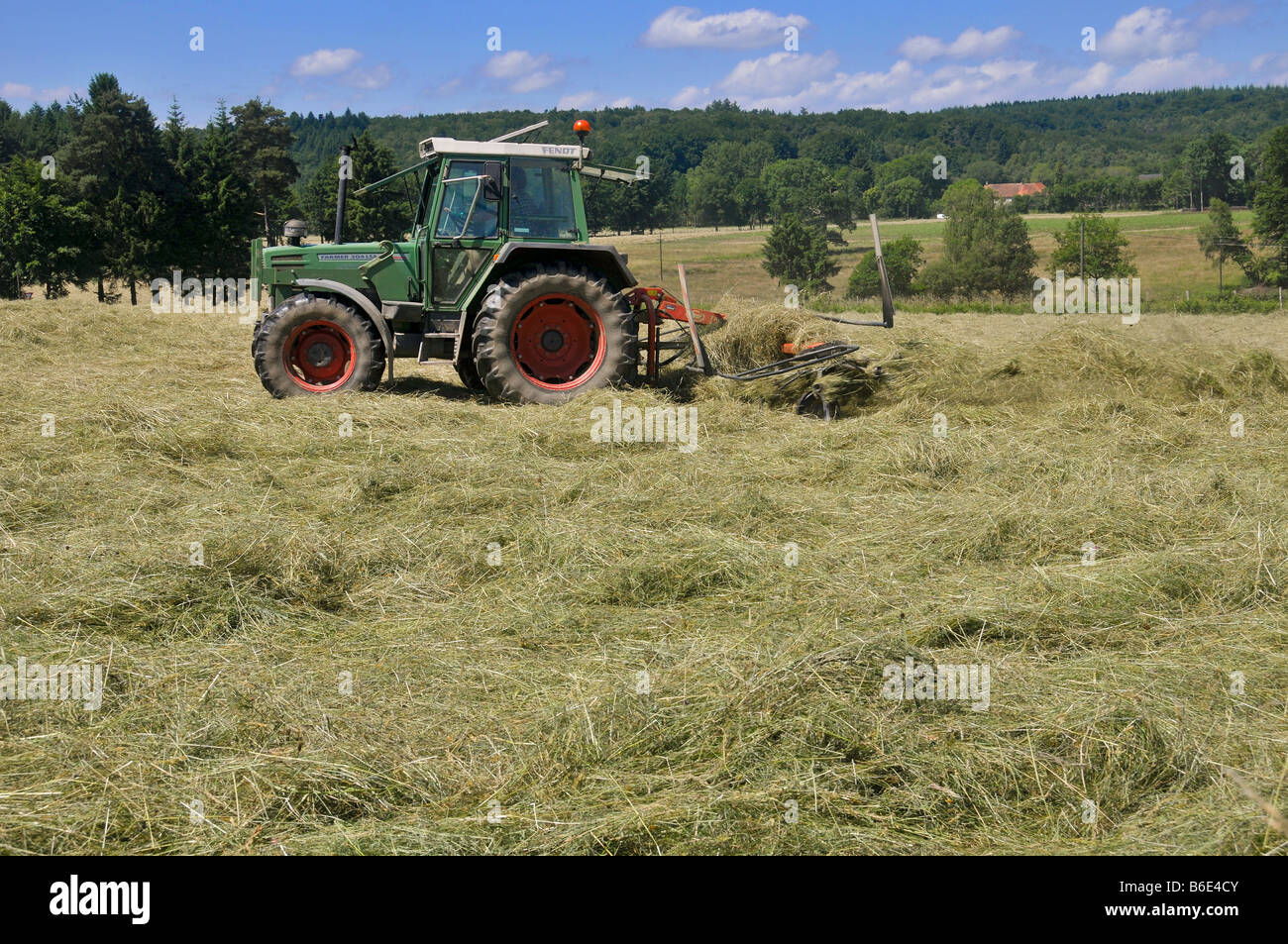 Hay haymaking hi-res stock photography and images - Alamy