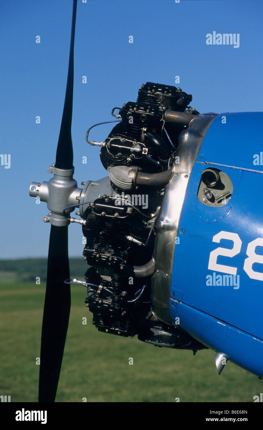 Old american Continental R-670-5 radial engine (225 hp) on a trainer ...