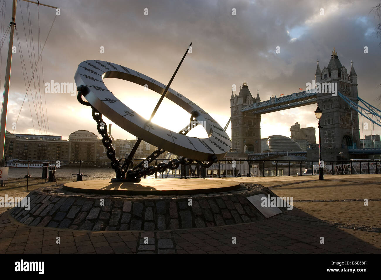 An equatorial sundial hi-res stock photography and images - Alamy