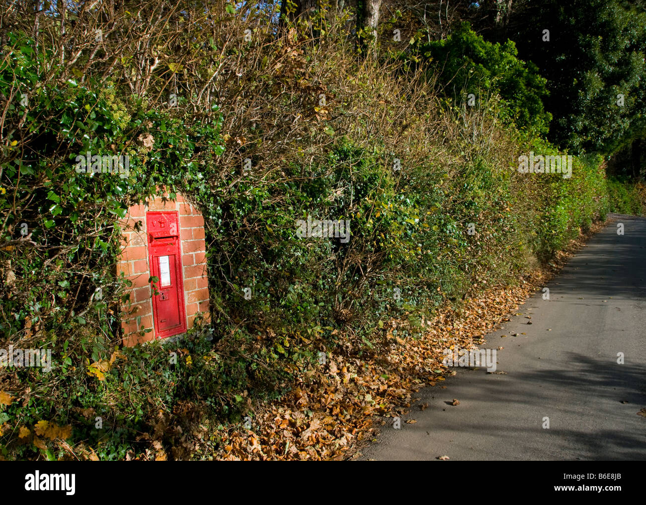 A Post box in the countryside in the UK Stock Photo - Alamy
