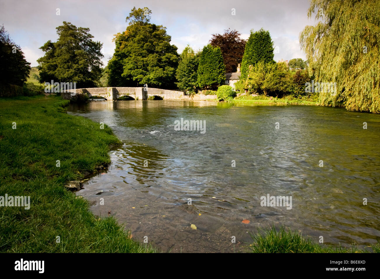 Old historic bridge peak district hi-res stock photography and images ...