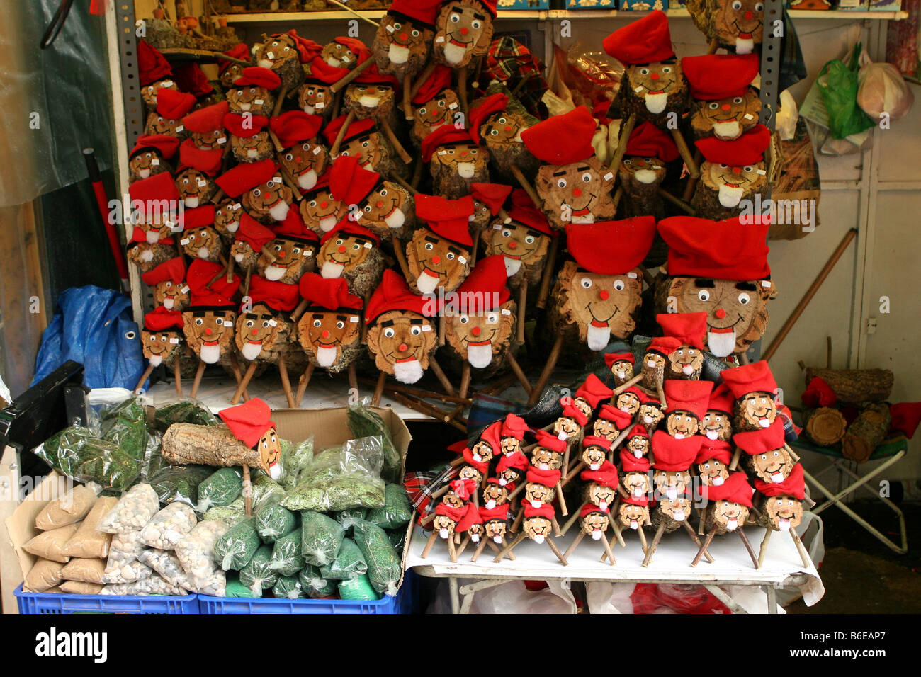 Pooping log character hi-res stock photography and images - Alamy