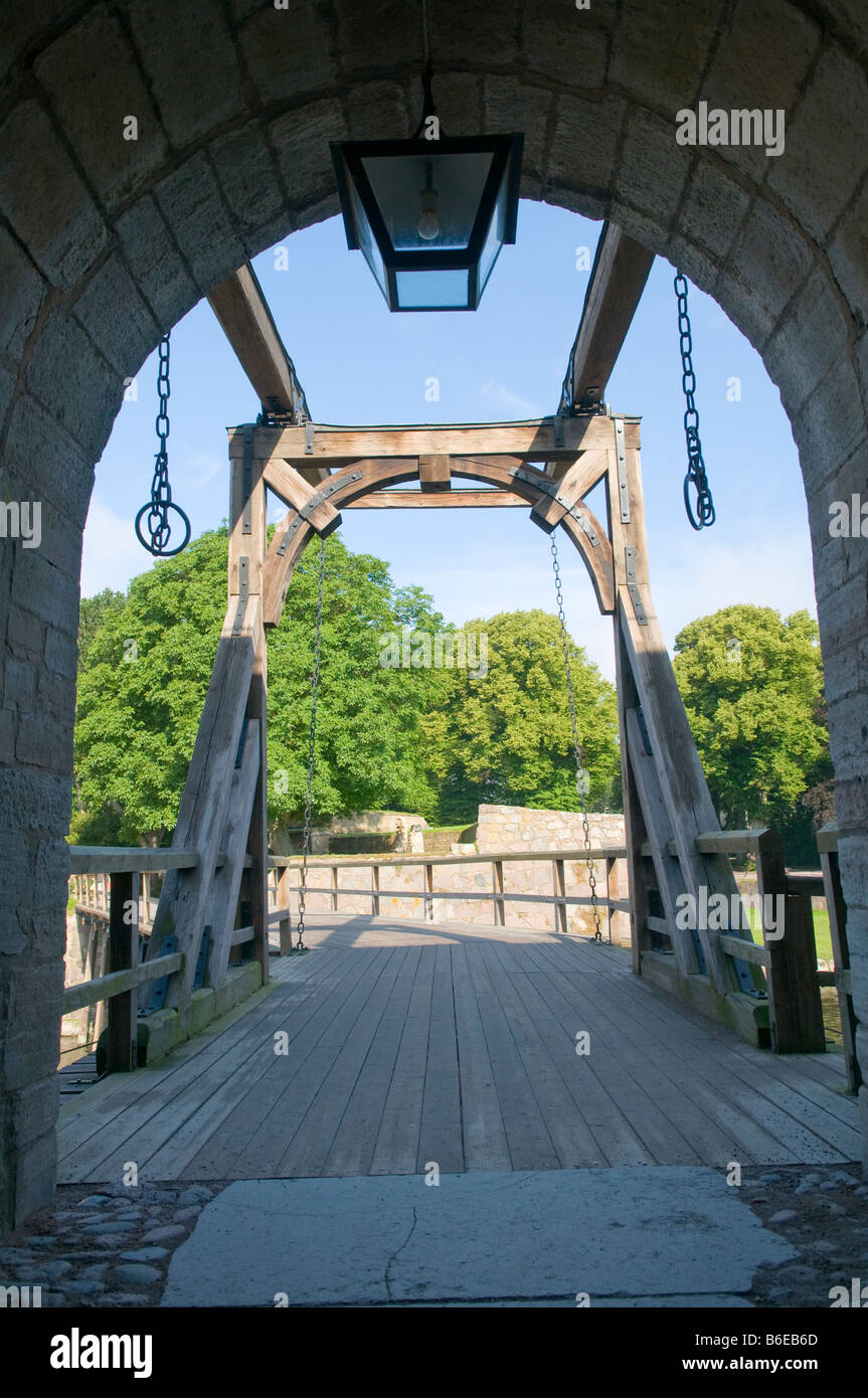 Drawbridge castle hi-res stock photography and images - Alamy