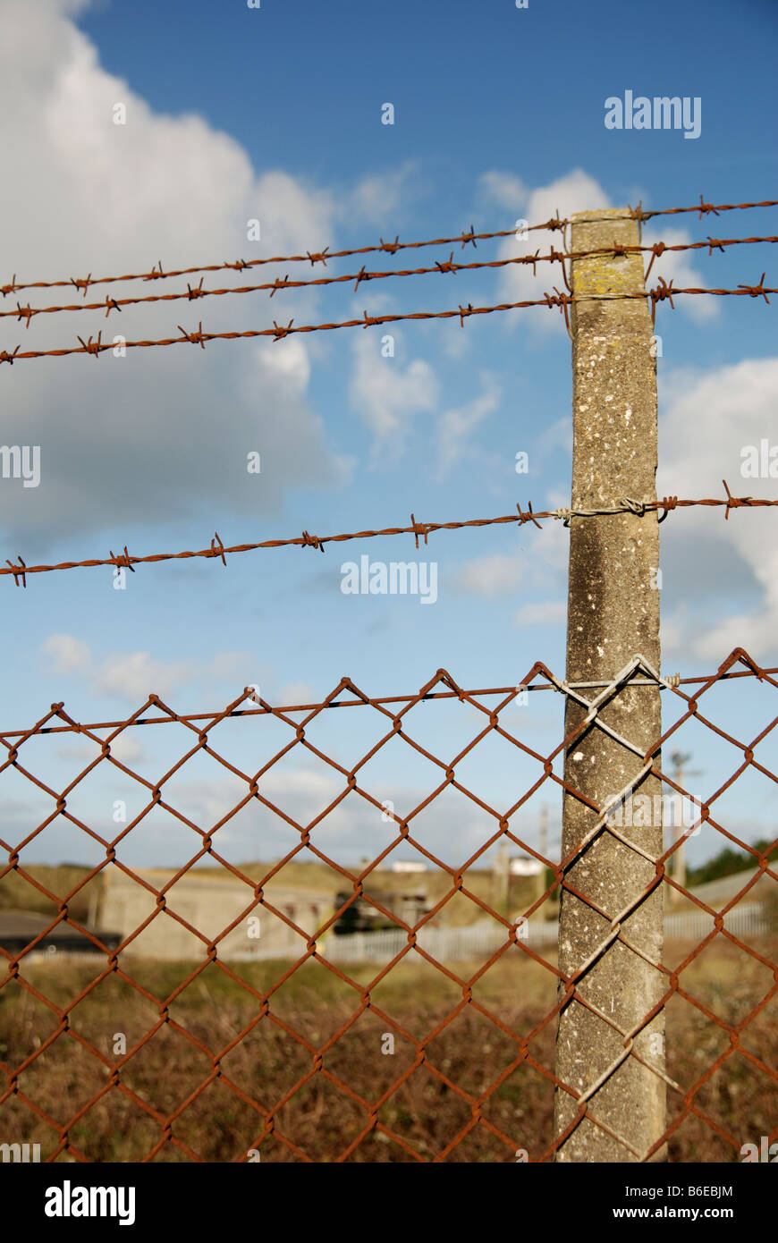 Security barbed wire hi-res stock photography and images - Alamy