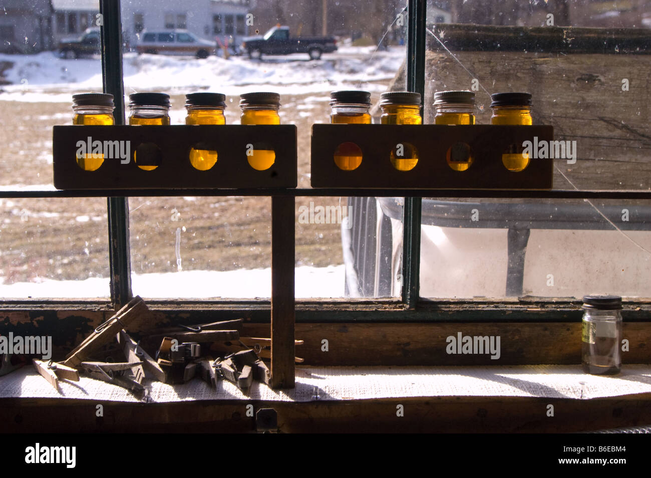 Grading maple syrup by color light medium dark amber Adirondacks New ...