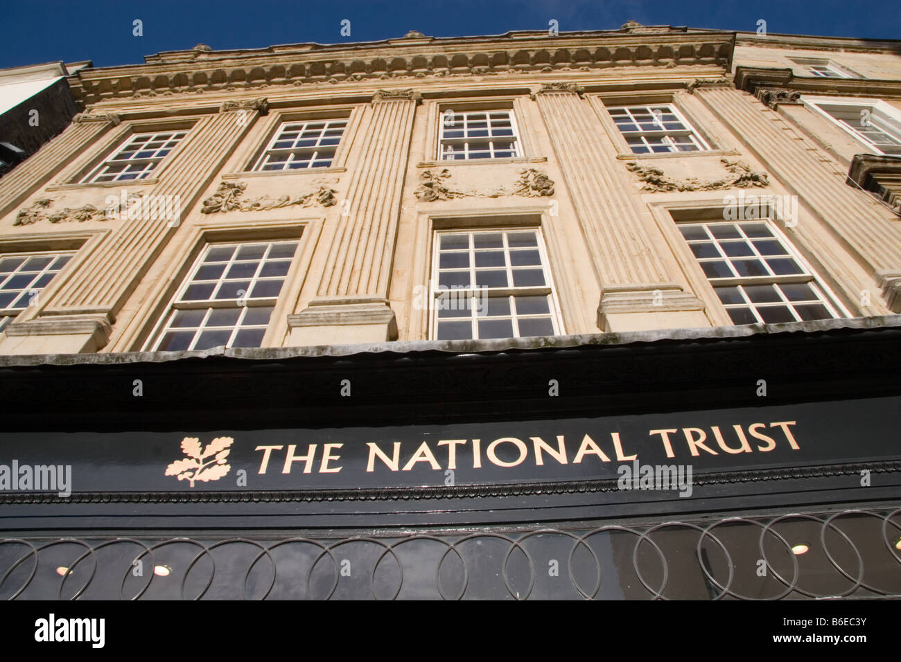 The National Trust Store front, Bath Abbey Churchyard, UK Stock Photo ...