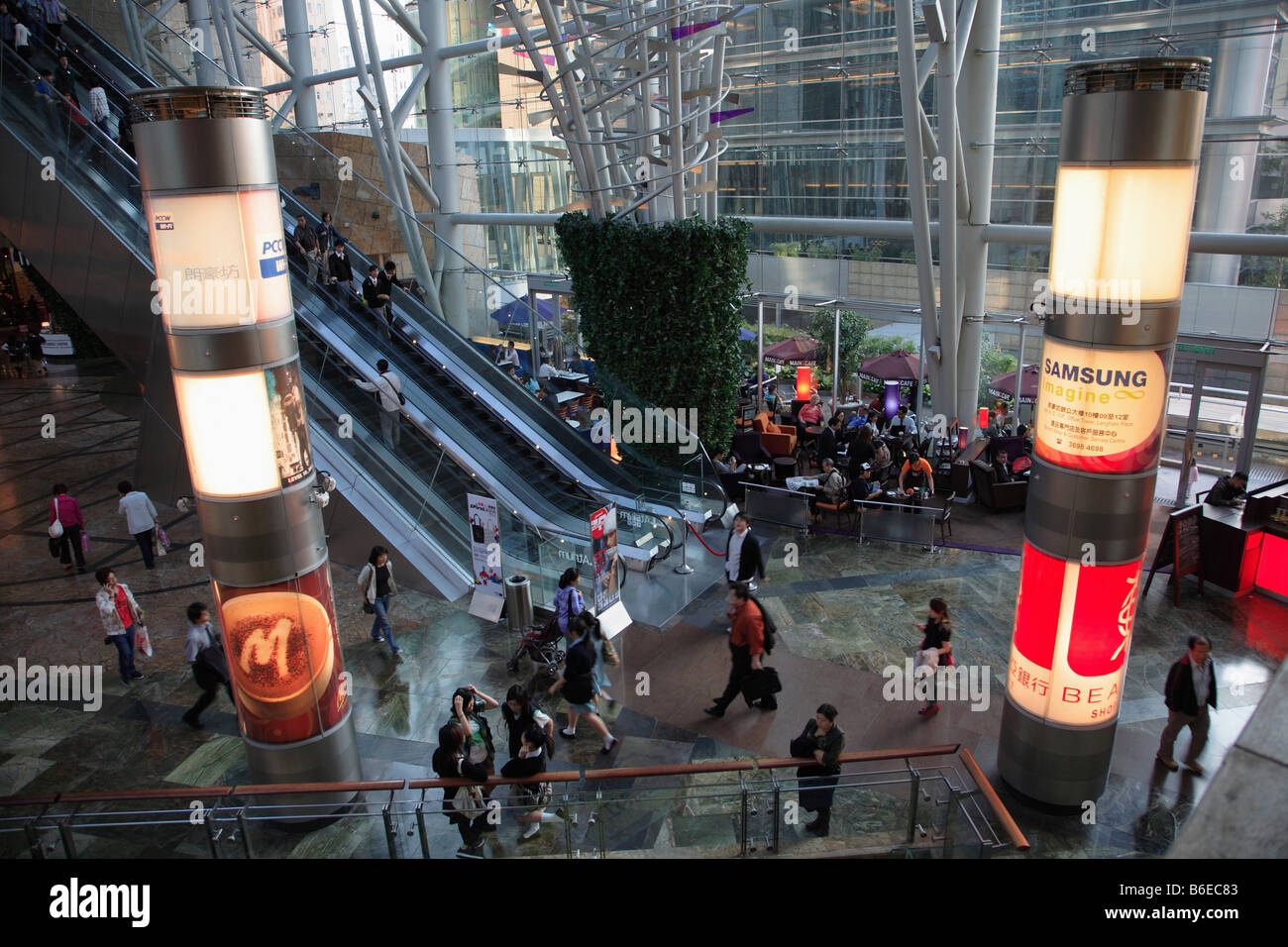 Kowloon shopping mall hi-res stock photography and images - Alamy