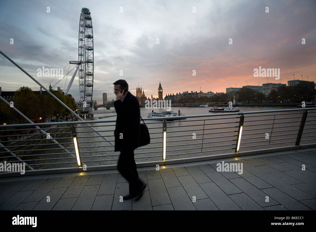 Hungerford bridge hi-res stock photography and images - Alamy